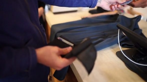 財布でありながら、展開するとショルダーバッグになるというグッズ | ROV | Kickstarter fan!