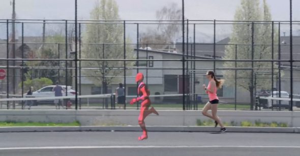 かけると仮想ランナーが見える。ランニングのペースを維持するゴーグル Ghost Pacer(ゴーストペーサー) | Kickstarter fan!