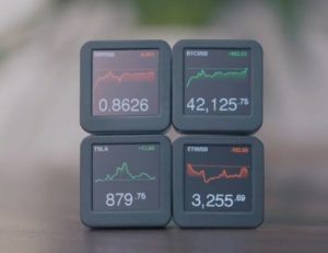 卓上に最適、仮想通貨や為替などを表示できる超小型ディスプレイ Kublet nano (キューブレットナノ) | Kickstarter fan!
